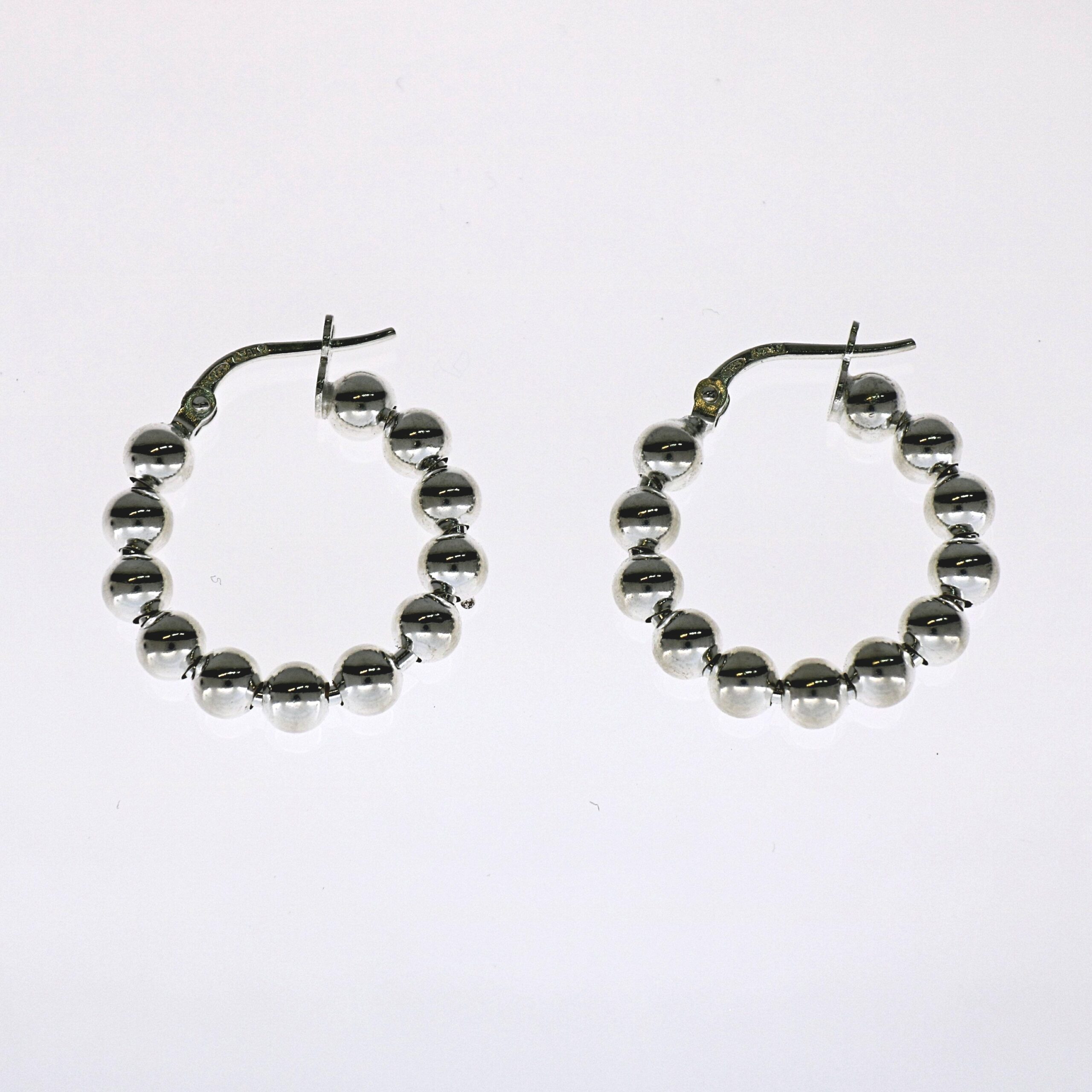 Argollas de Plata con bolitas y cierre de ballestilla - Joyeria Chaves